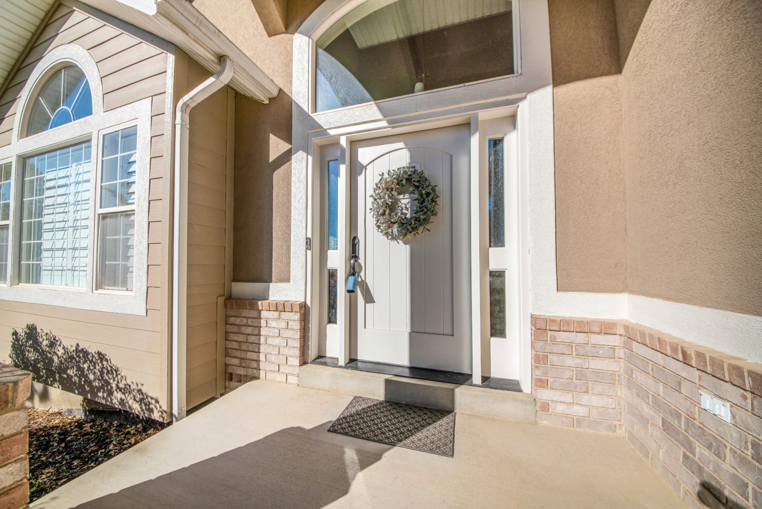 When to Replace Your Front Door: Key Signs and Benefits – Pinnacle ...